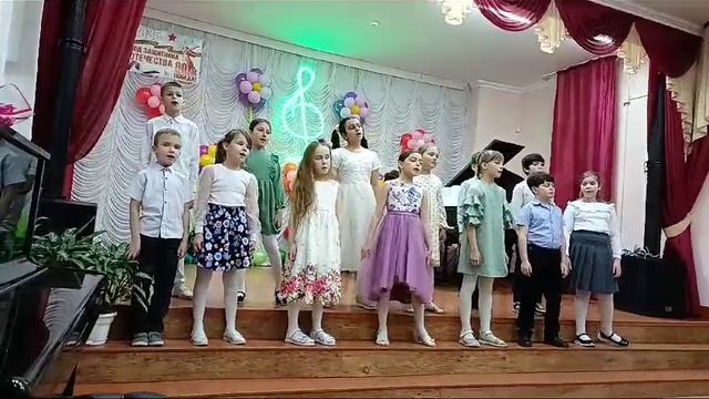 "Мама - первое слово" Из кинофильма «Мама». Музыка Ж. Буржоа, Т. Попа. Слова Ю. Энтина.