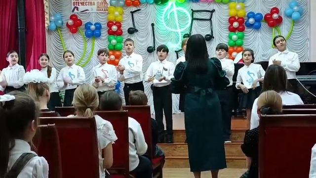 "Всюду музыка живет" муз. Я. Дубравин, сл. В. Суслова.