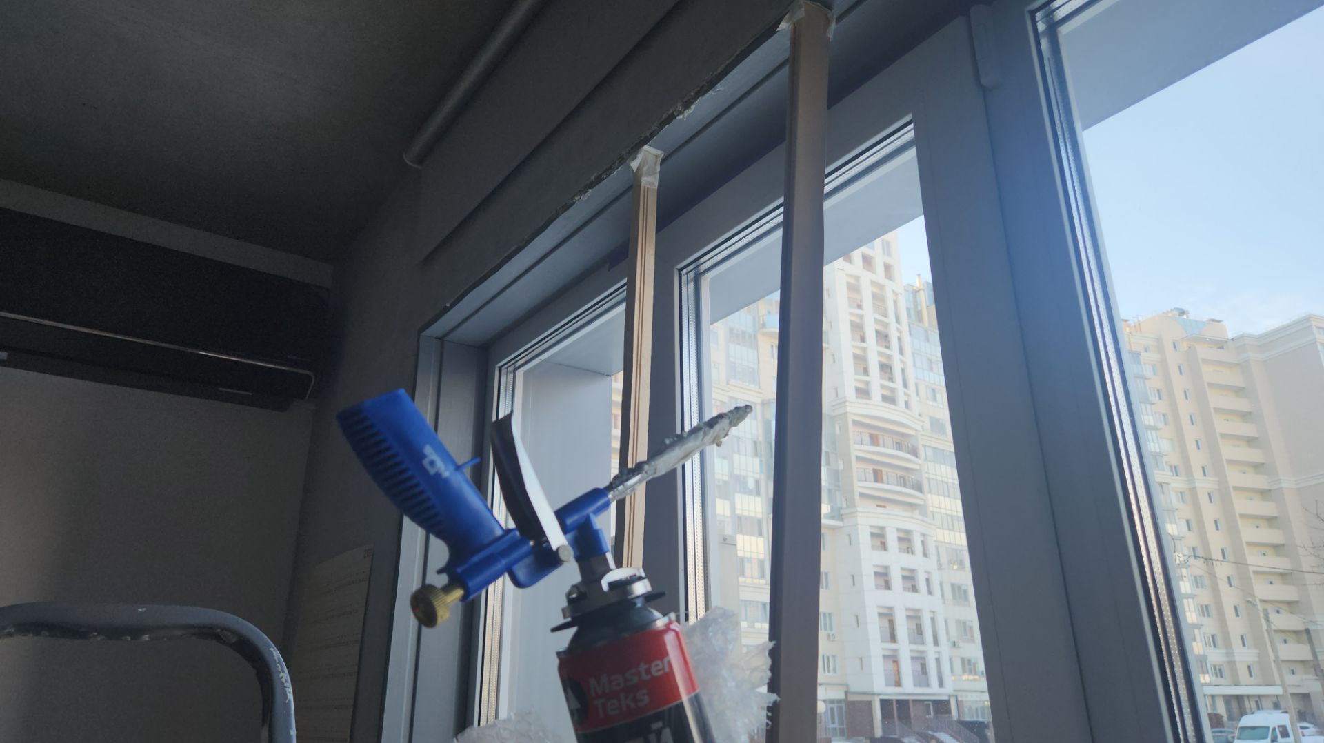 Монтаж клей-цементом деревянных откосов 🪵 🪟 🚪