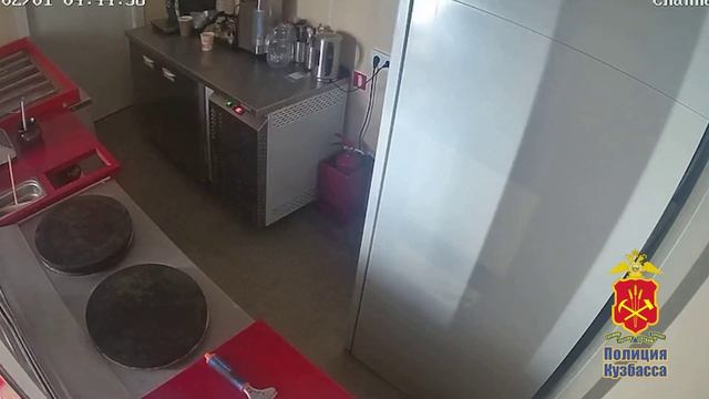 В Кемерове полицейские задержали рецидивиста, который совершил две кражи из торговых павильонов