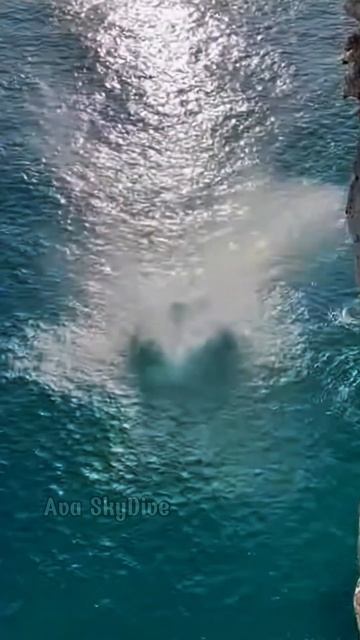 Обрыв и прыжок в море