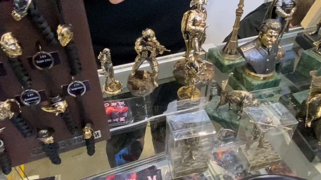 Клинок на Неве.Прогулка)Золотой шпатель,росомаха,бусины и тд