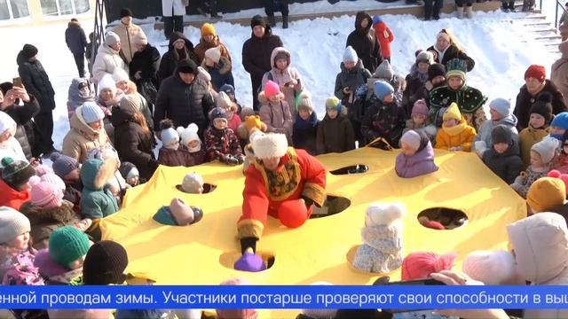 Концертом, выпеканием блинов и, конечно же, сжиганием чучела зимы отметил Первоуральск Масленицу