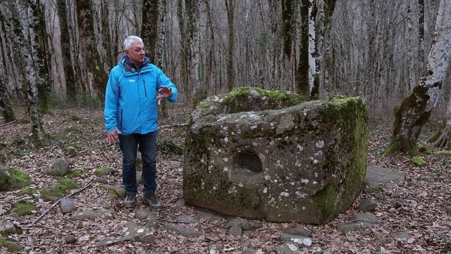 Корытообразный дольмен.