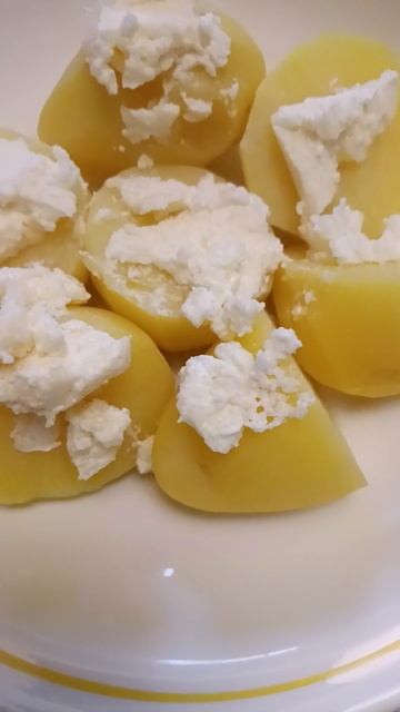 Картофель с икрой белой акулы)