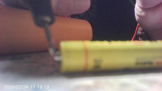 Определяю годность батарейки - измеряю её ЭДС мультиметром