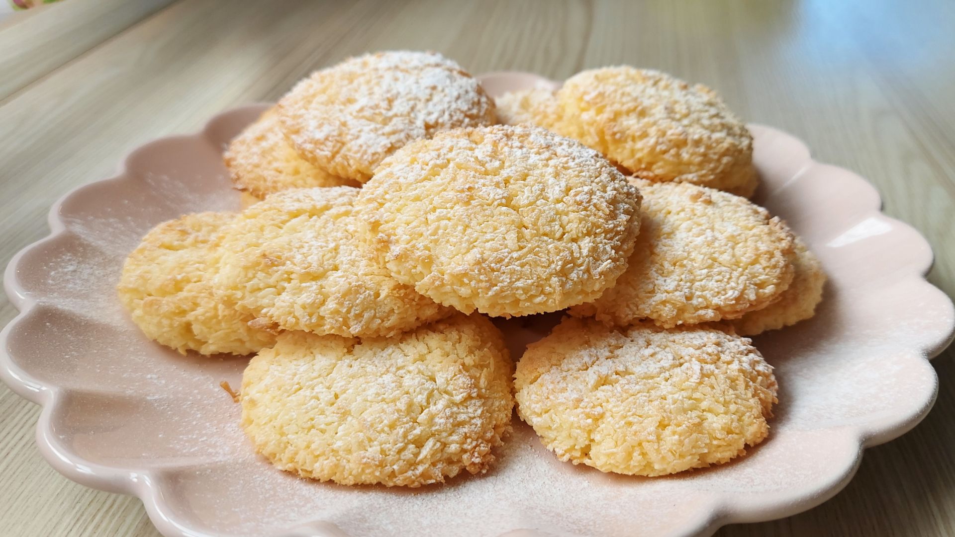 Простое кокосовое печенье! Печенье быстро, просто и вкусно!