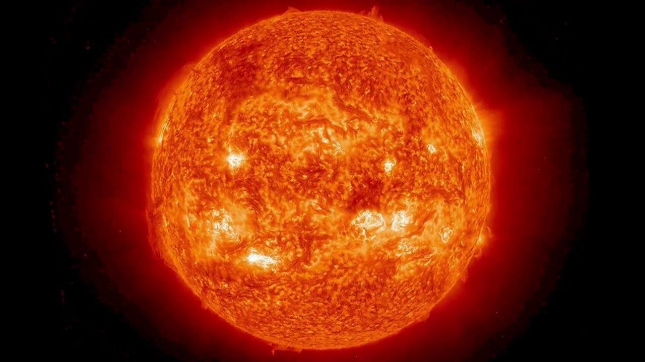 Астрономы нашли гипергигантскую звезду ”родившую” четыре Солнца