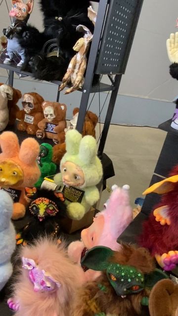 Клинок на Неве.Страшненькие игрушки,одну купил)