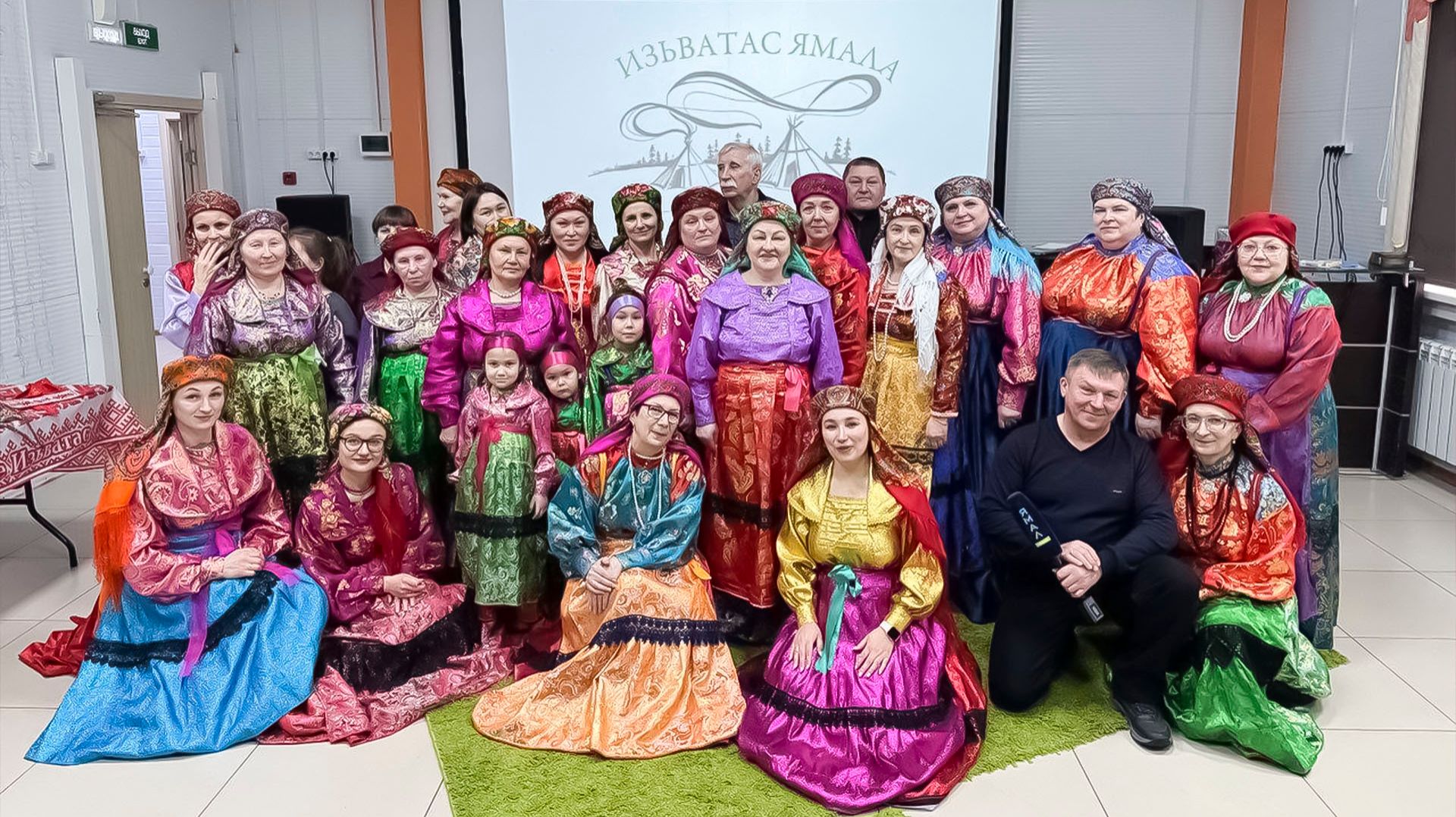 Белоярск засиял яркими зырянскими сарафанами | Изьватас олэм