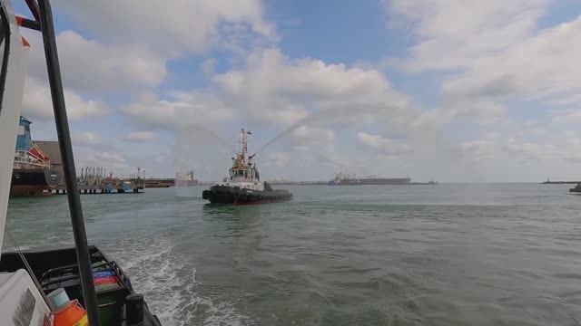 День города Тупсе, танцы буксиров.