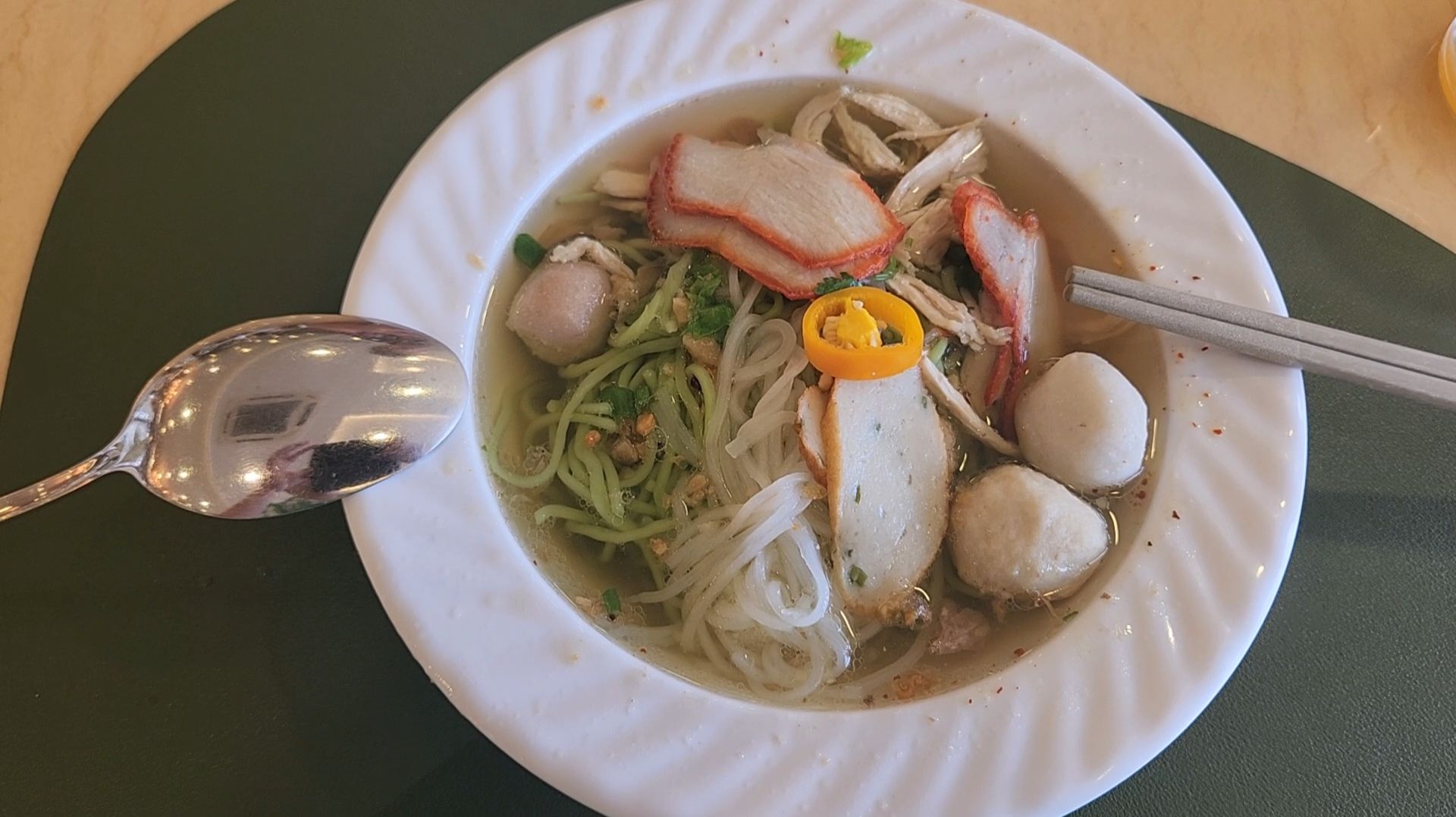 Тайский завтрак Барона Баба-Яга из Ruska Roma в отеле LK Emerald Beach Паттайя 💎 🍳 🍜