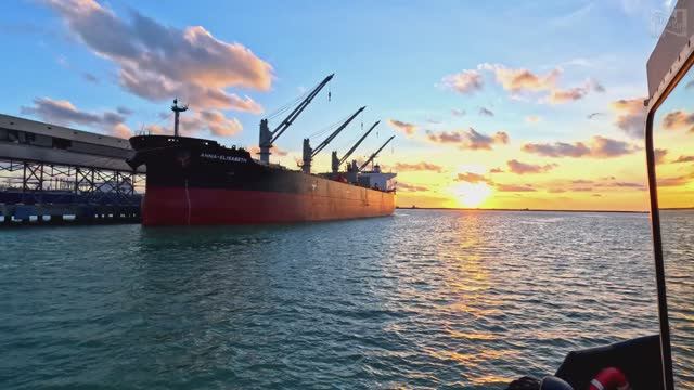 Закат в Черном море!