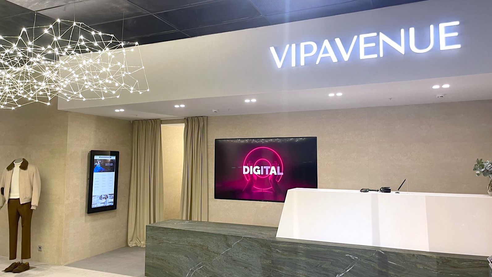 Indoor TV в бутиках VIPAVENUE