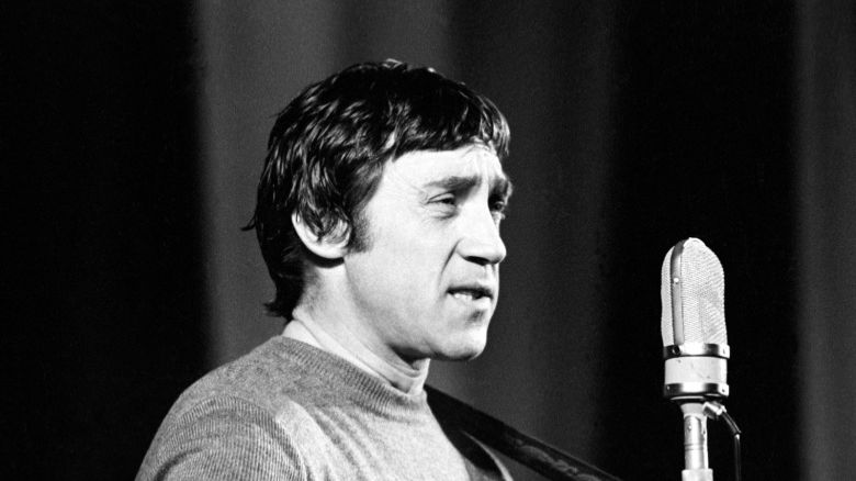 Высоцкий-народный   бард.