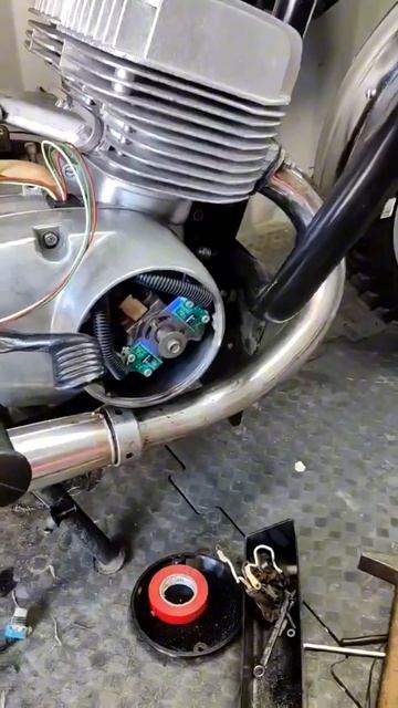 Видео работы двухканальной системы зажигания Иж Юпитер (6-12в)"А.Т"