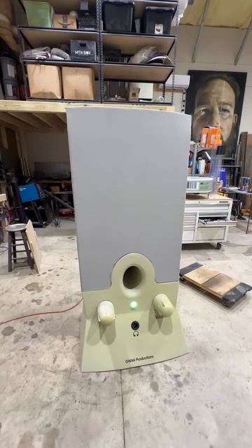 Огромная колонка в духе 90-х