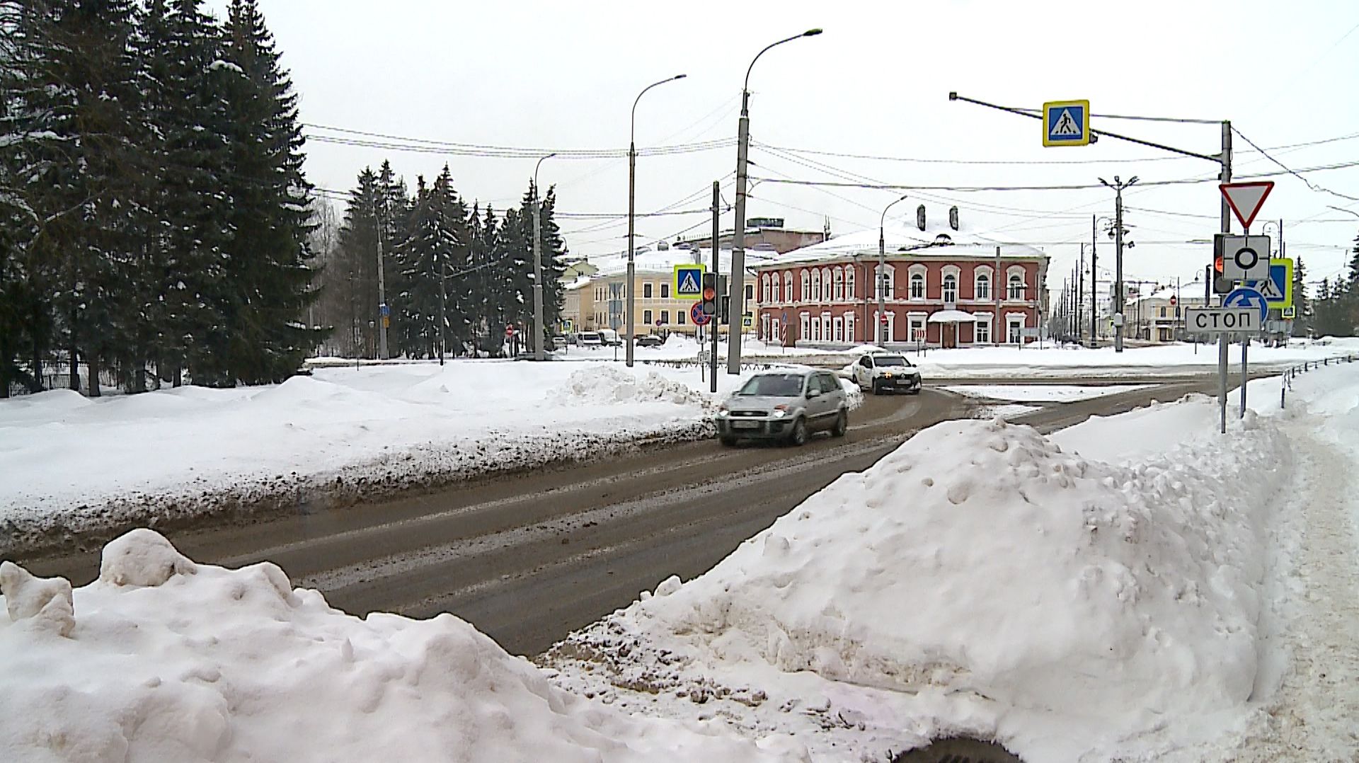 (Рыбинск-40) ОСТАНОВКАМ РЯДОМ С СОБОРНОЙ ПЛОЩАДЬЮ БЫТЬ