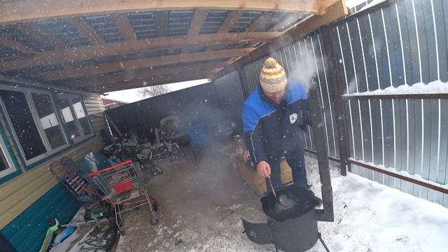 Кухонные будни #9 - Охапка дров и плов готов :D | Встреча со старым знакомым