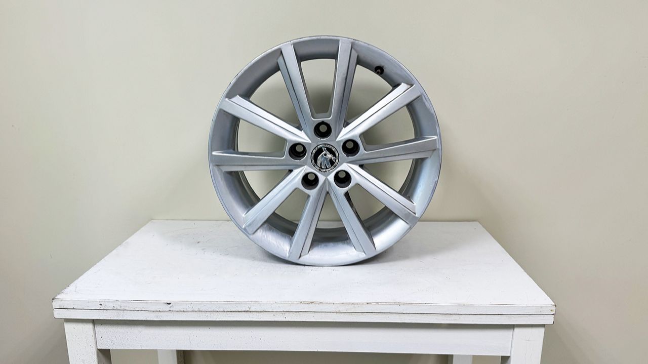 Иногда виляет, болтает машину на маленькой скорости.