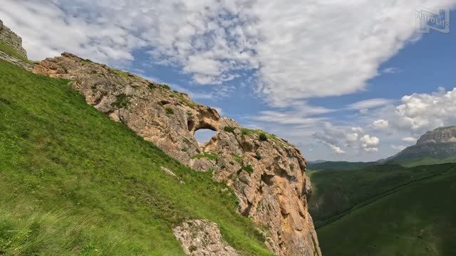 Чегемский парадром, скала Око Чегема.