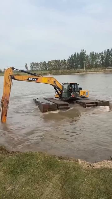 Плавающий экскаватор