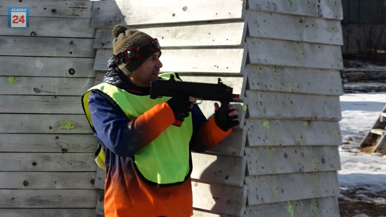 Сплотиться, чтобы выразить поддержку: в Абакане прошёл турнир по лазертагу "СВОих не бросаем"