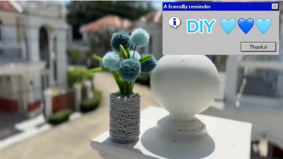 Милый букетик из помпонов  и пряжи 🩵💙🩵💙