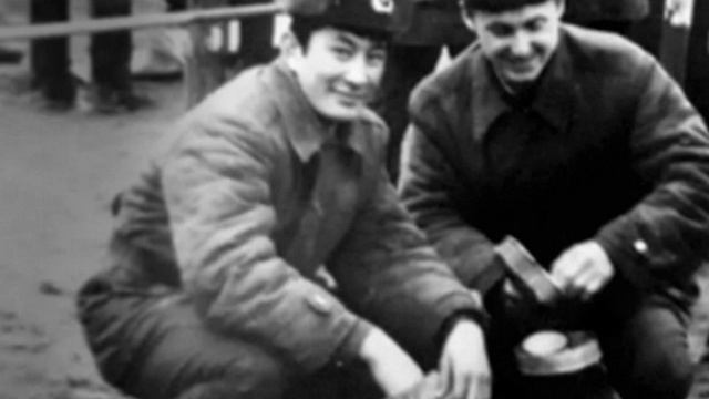 КМШ улыбается, КМШ смеётся