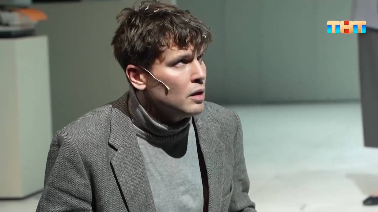 В Театре Наций представили спектакль — «Вознесенский. Цветет миндаль»