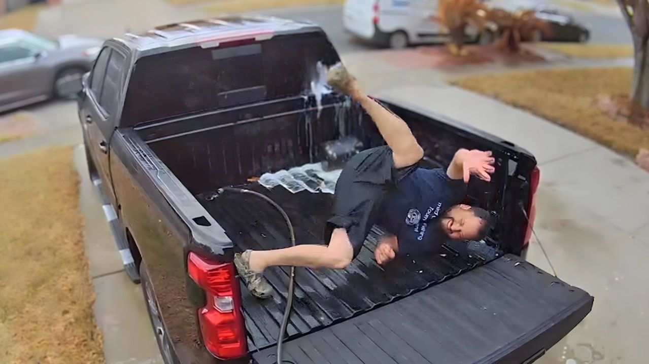 America′s Funniest Home Videos. Security Camera Mess Ups! 🎥😁 CCTV Camera Fails