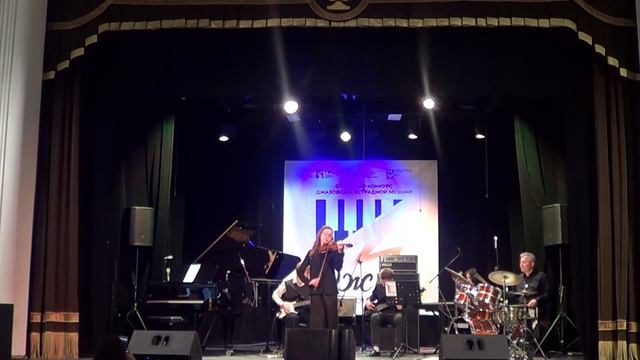 "Minor swing."D.Reinhardt. исп.-Ася Отченашенко.(Беларусь)