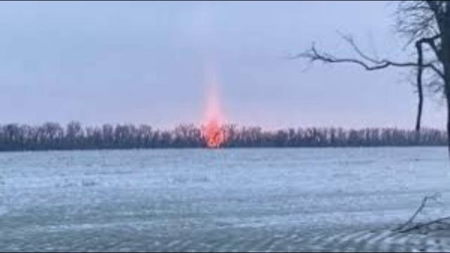 Очевидцы сняли гигантский огненный столб после извержения вулкана в Колумбии