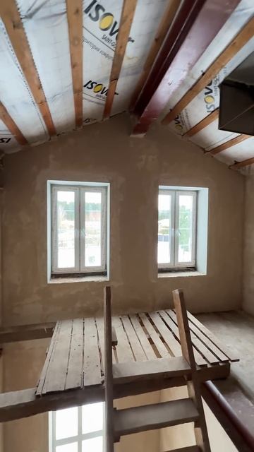Штукатурка стен дома: Что скрывает третий этаж? Заглянем внутрь мансарды!