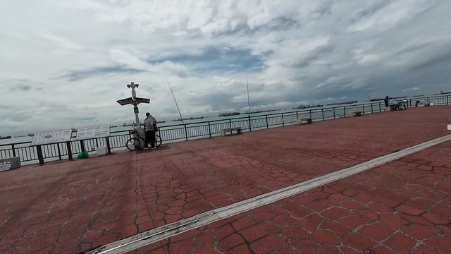 Сингапур, Coast Park, пирс Bedok Jetty, на велосипеде. Декабрь 2025