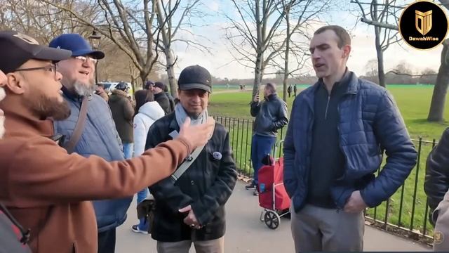 Всё закончилось, когда мусульманин открыл Библию  Хашим  Уголок ораторов