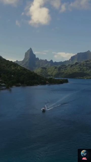 Бора-Бора — это группа островов в Тихом океане, образующая архипелаг