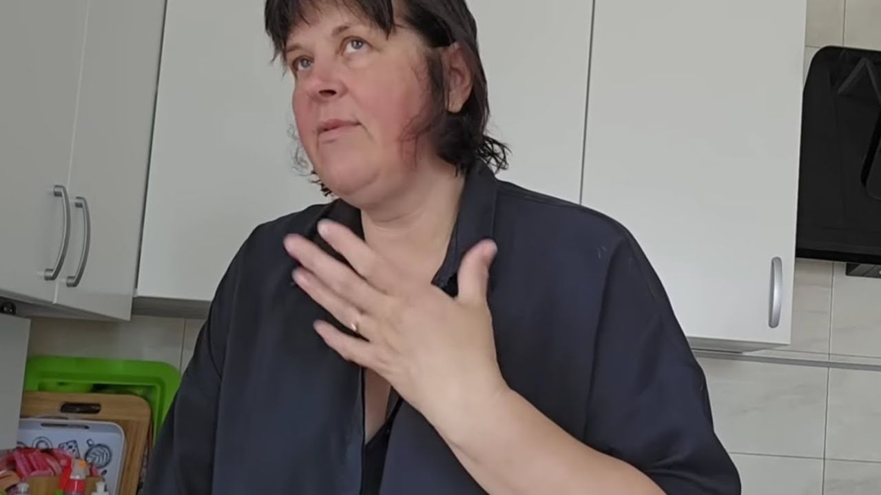 СВЕТЛАНКА приехала на пЭдикюр к Лорику! Путаются мысли...ПАРОДИЯ