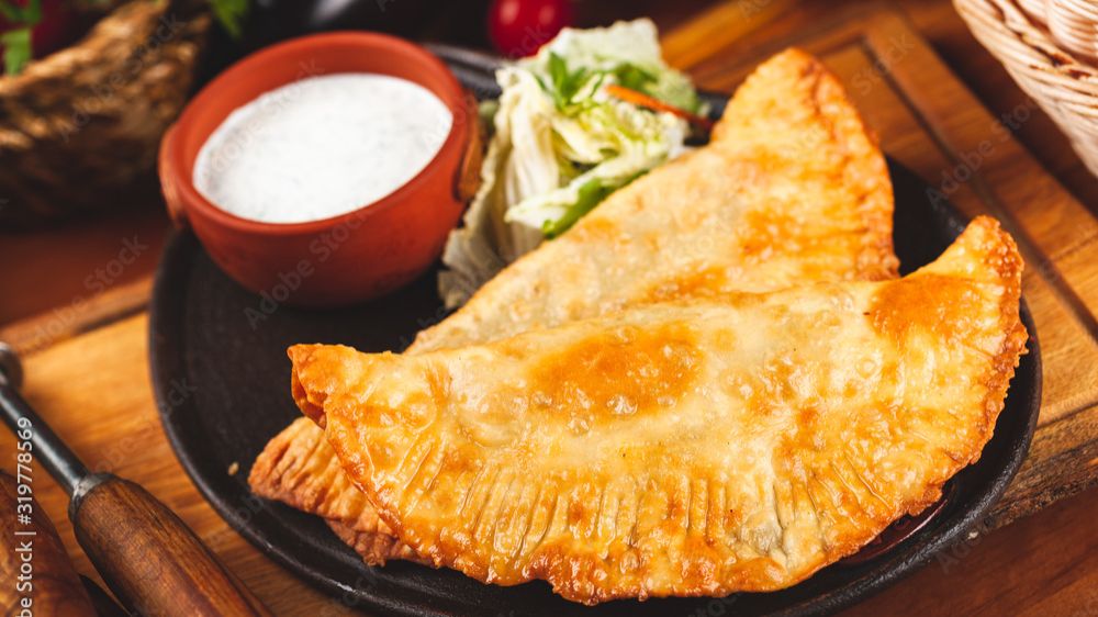 Чебуреки.  Самые сочные, тонкие, хрустящие и Самое пузырчатое тесто)