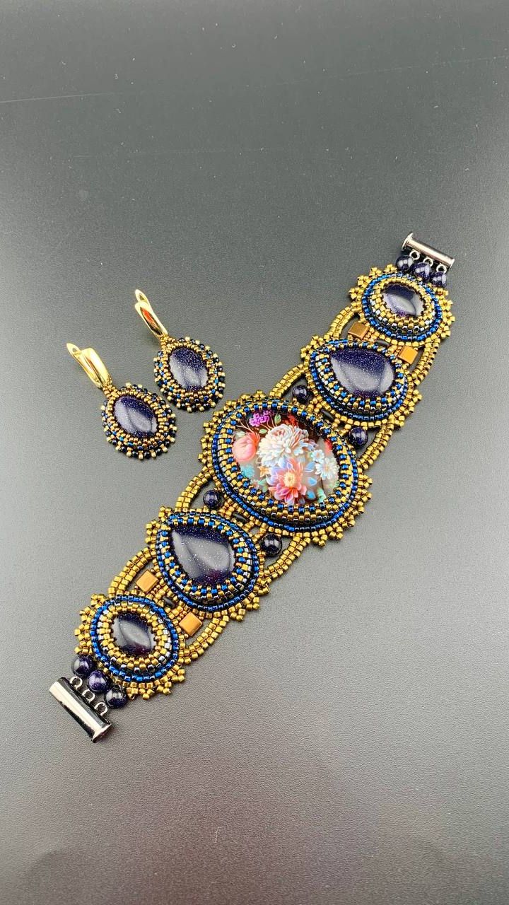 Комплект: браслет и серьги из бисера и песчаника