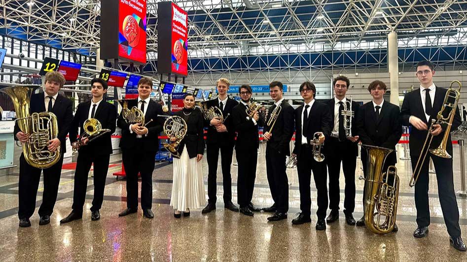 Брасс-ансамбль Всероссийского юношеского оркестра выступил в аэропорту Сочи