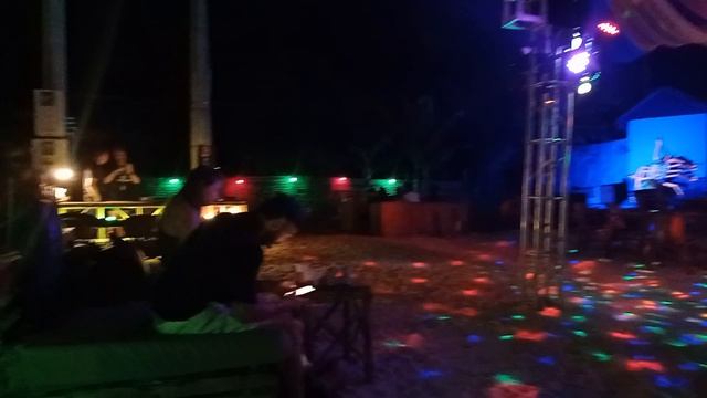 Остров Ко Ронг (Koh Rong), Новый год в Немецком баре - танцпол. Декабрь 2025. Камбоджа.