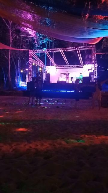 Кхмерская музыка. Остров Ко Ронг (Koh Rong), Новый год в Немецком баре. Декабрь 2025. Камбоджа.