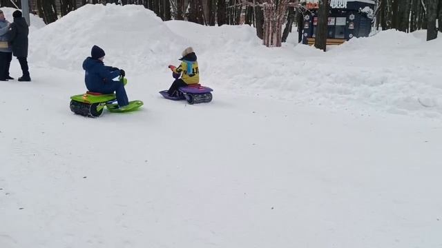 это я катаюсь в лесопарке