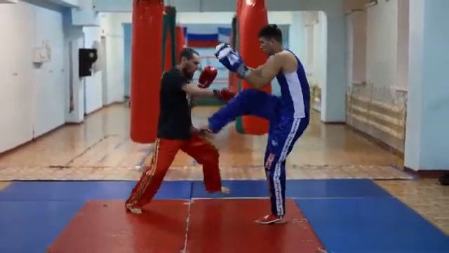 Кикбоксинг. Защитные действия и передвижения