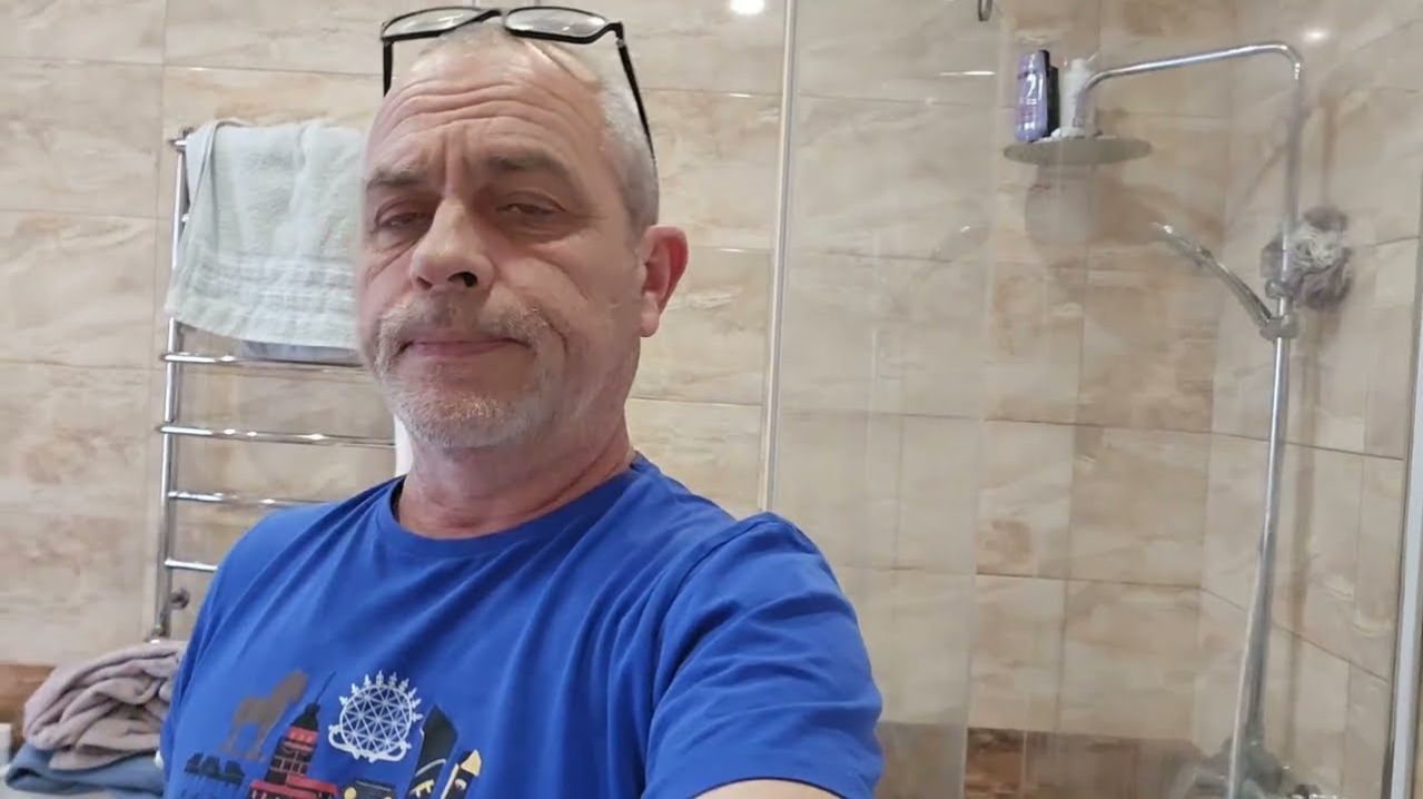 Сытники- Пытаюсь отмыть душ кабину