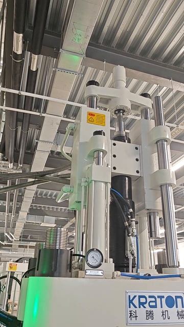Узел впрыска машины для литья жидкого силикона под давлением KRATON