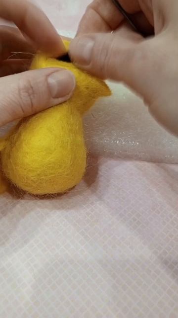 Процесс изготовления пасхального цыплёнка, в технике сухого валяния!!!