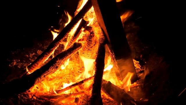 Костер в ночи у Тихого океана 🌊 Треск дров и гул прибоя | Запись Hi-Res для глубокого сна