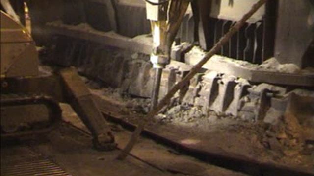 Brokk 180 - обслуживание электролизера - Kubal, Швеция